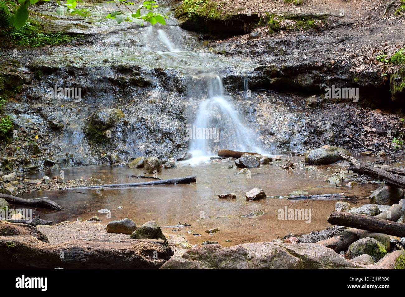 Parfrey's Glen Waterfall near Devil's Lake State Park, Wisconsin, USA ...