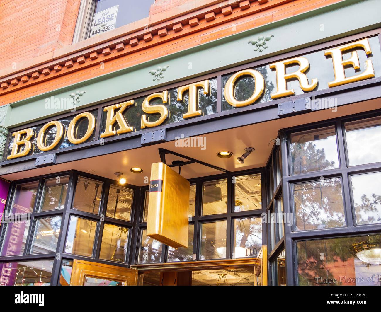 Colorado, JUL 2 2022 - Daytime view of Boulder Book Store in Pearl ...