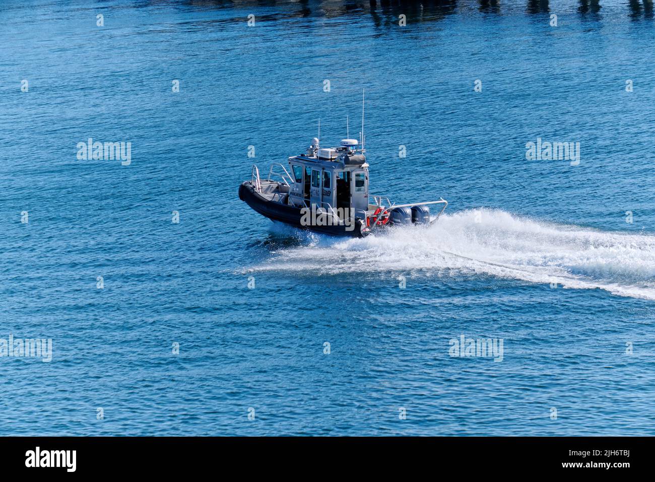 Los Angeles Police Boat Cruising San Pedro Harbor Stock Photo - Alamy