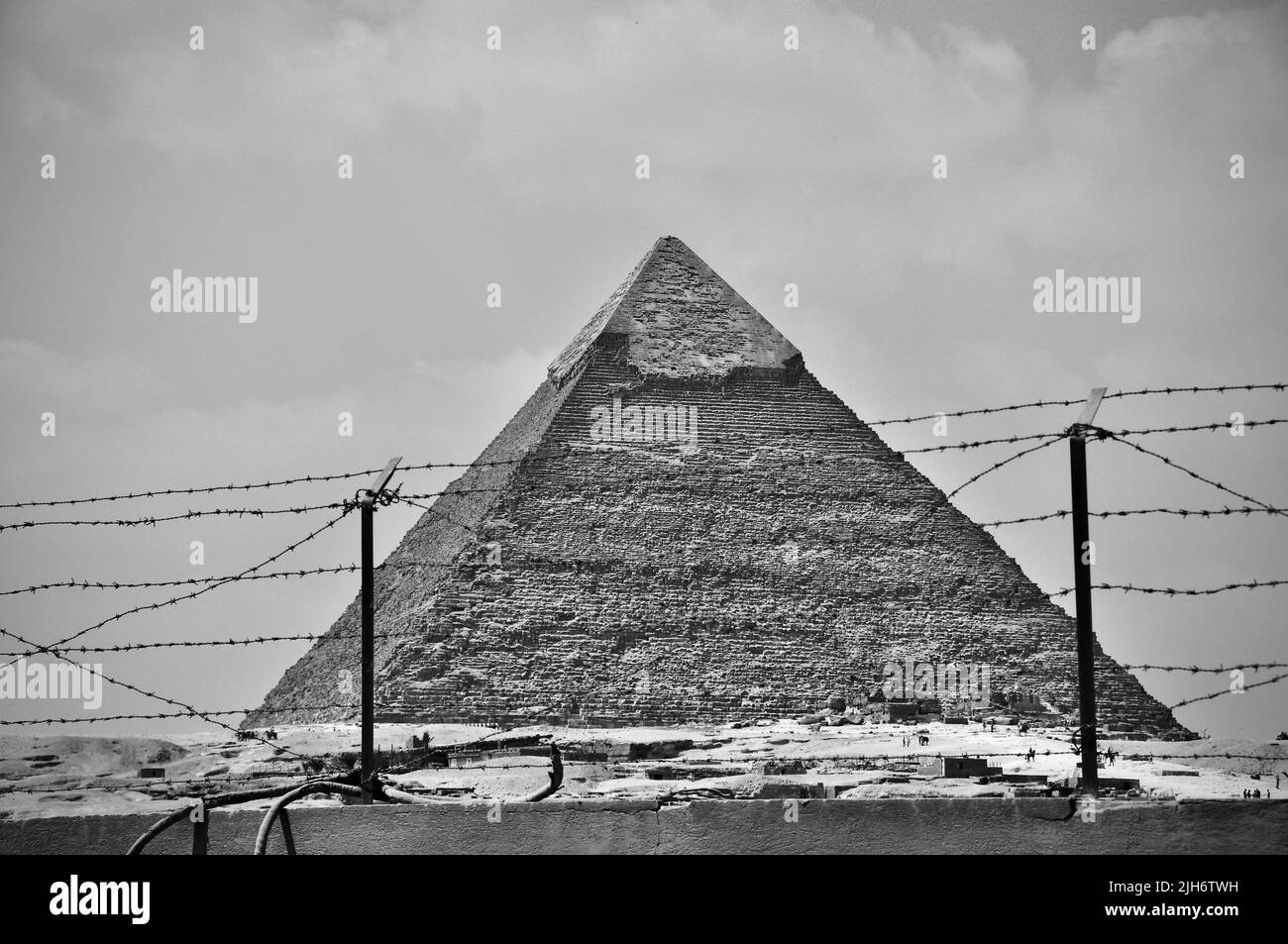 Egyptian pyramid hi-res stock photography and images - Alamy
