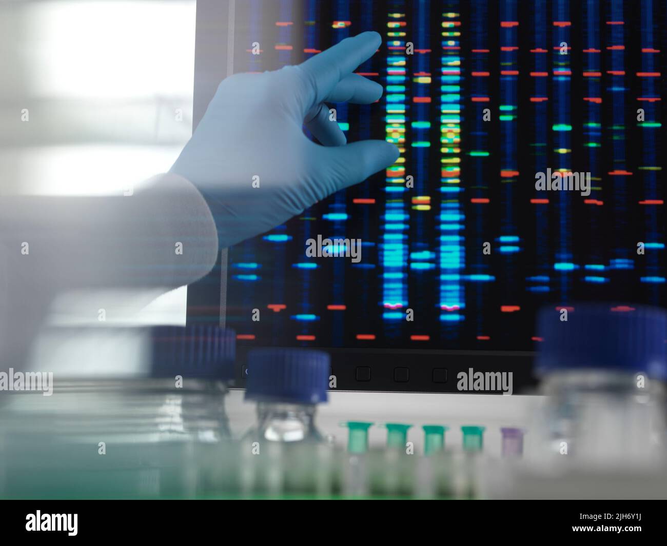 Scientist dna profile experiment hi-res stock photography and images ...