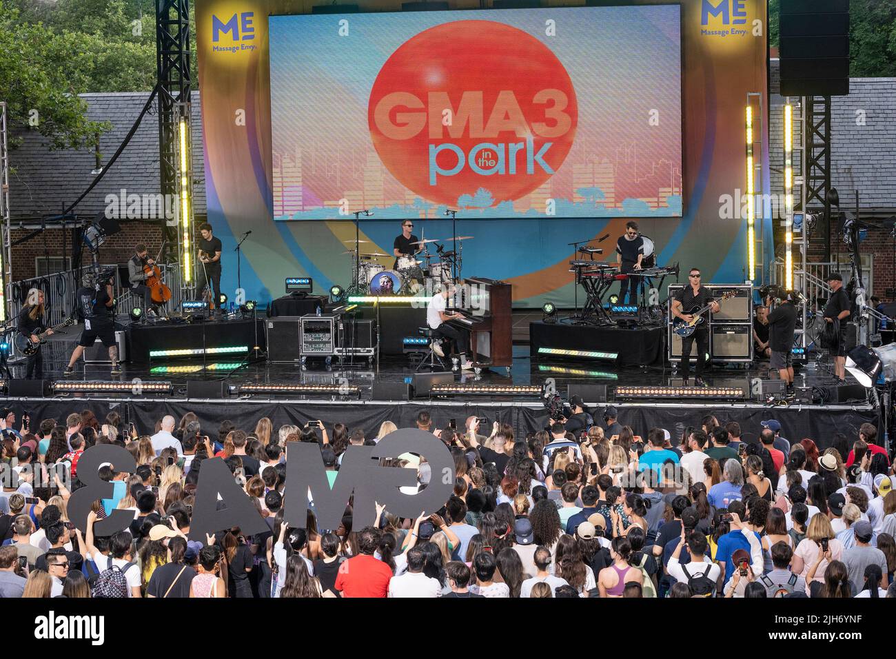Good morning america summer concert hi-res stock photography and images ...