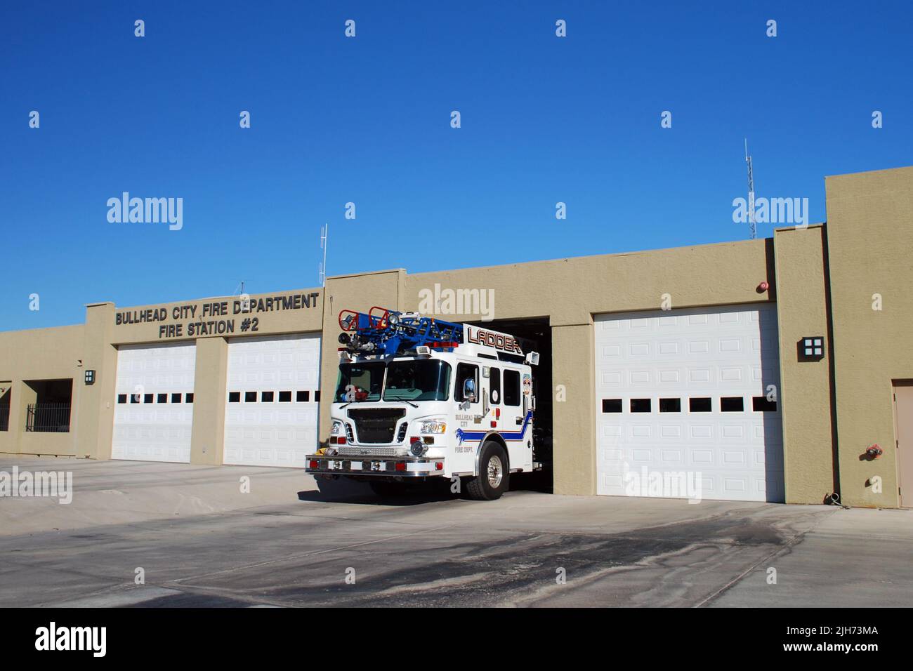 Emergency vehicle only sign hi-res stock photography and images - Alamy