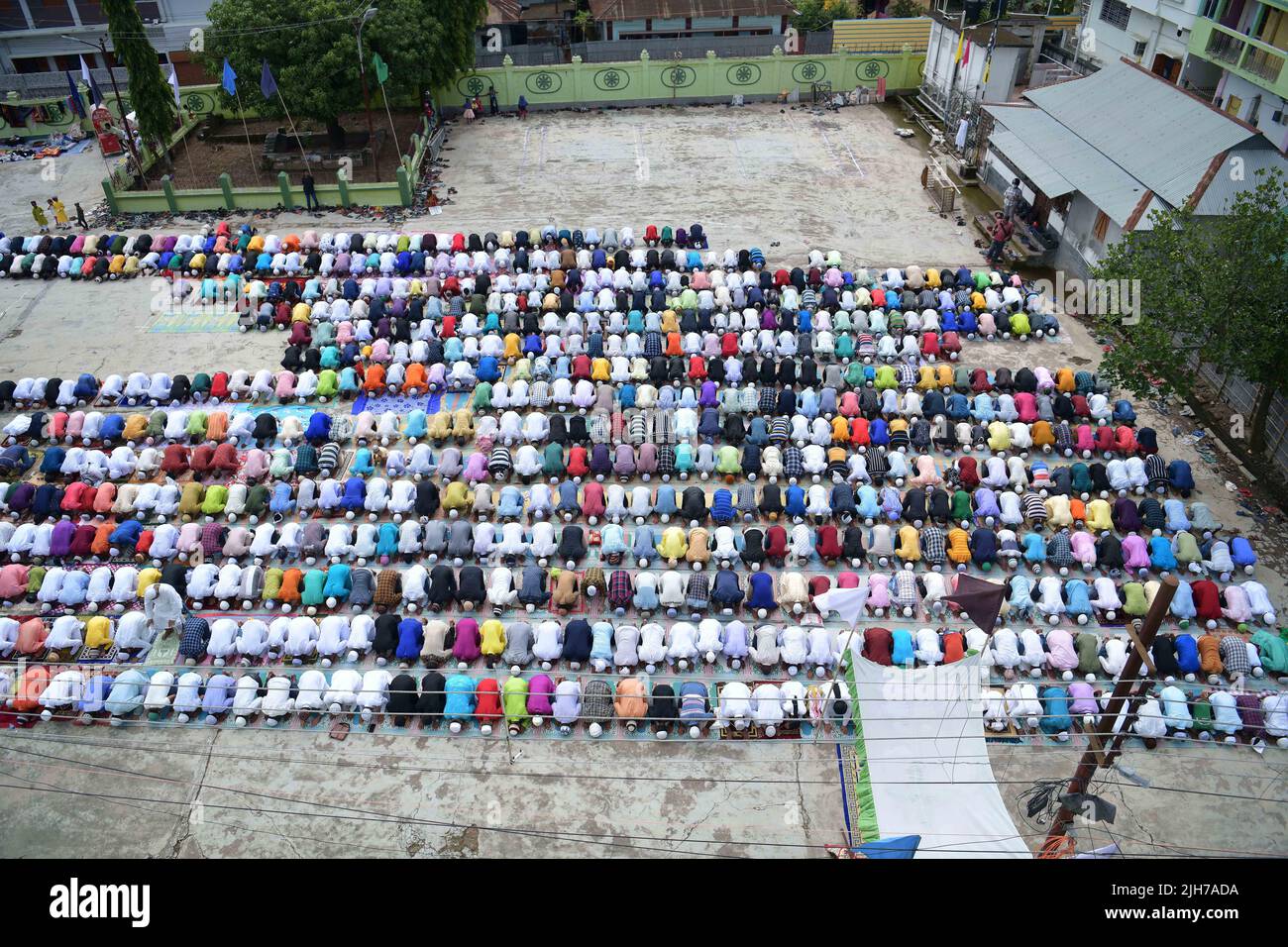 Muslim devotees offer prayers on the occasion of Eid-al-Adha at Gedu ...