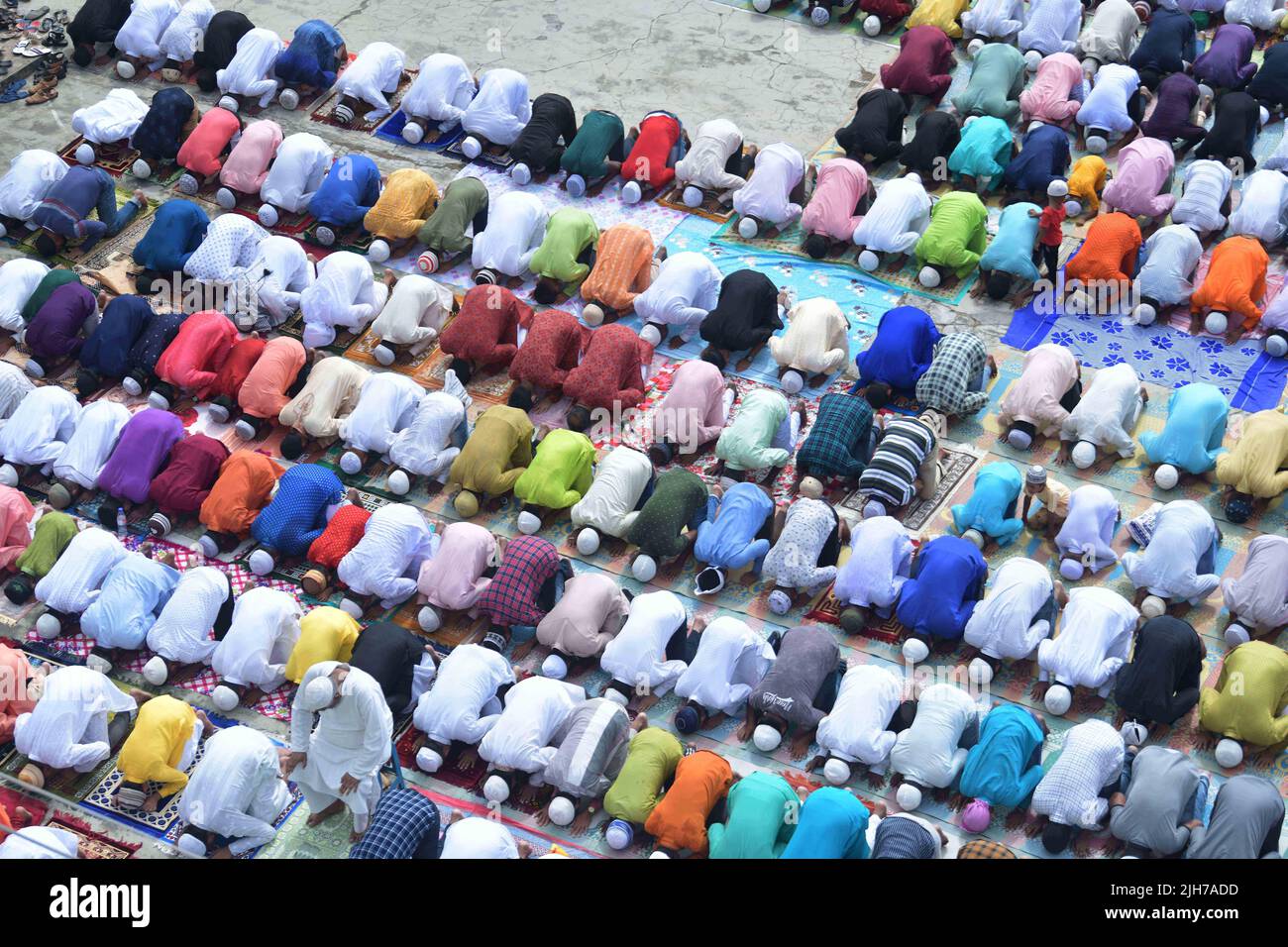Muslim devotees offer prayers on the occasion of Eid-al-Adha at Gedu ...