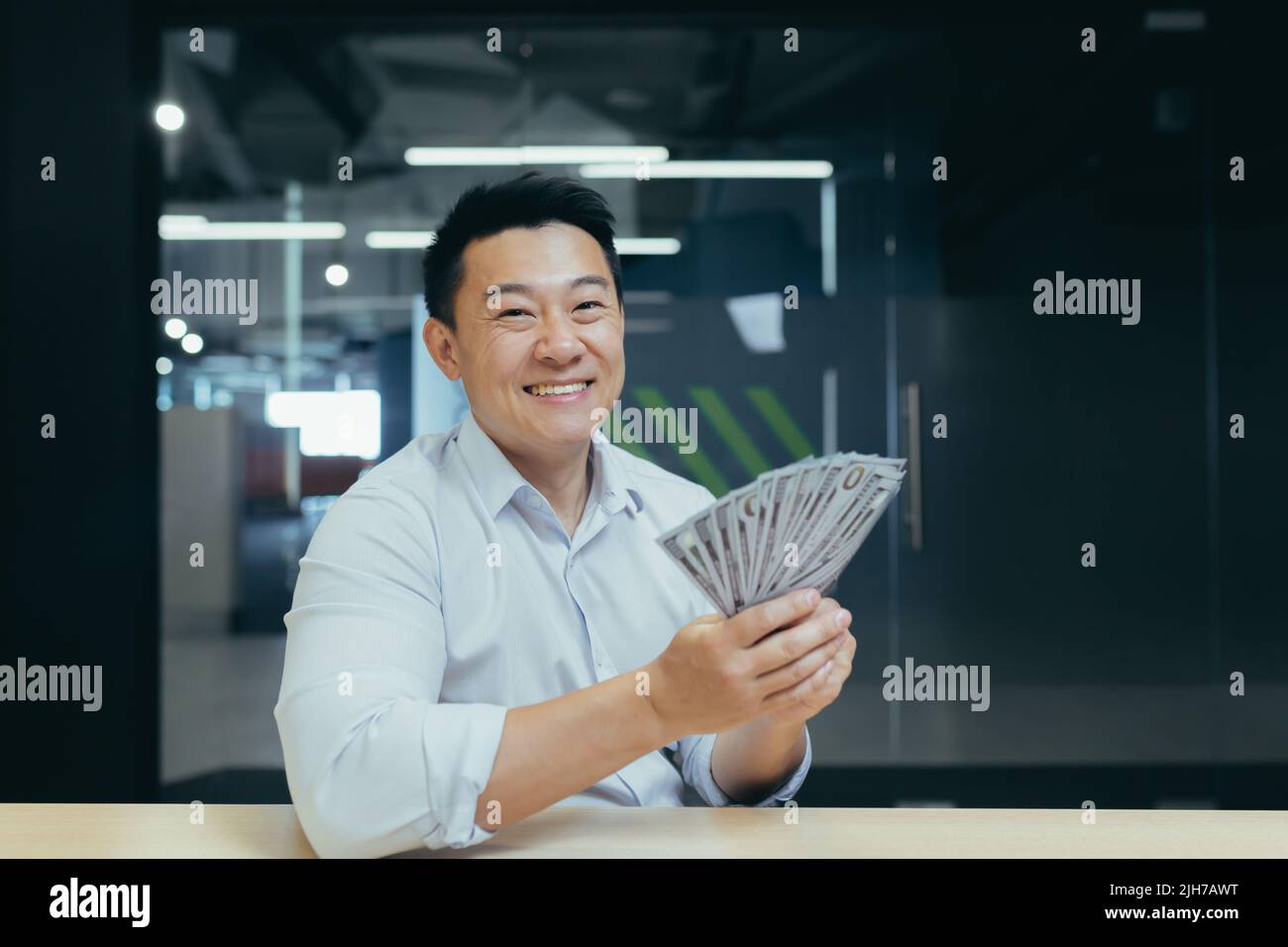 Chinese man face close up hi-res stock photography and images - Alamy