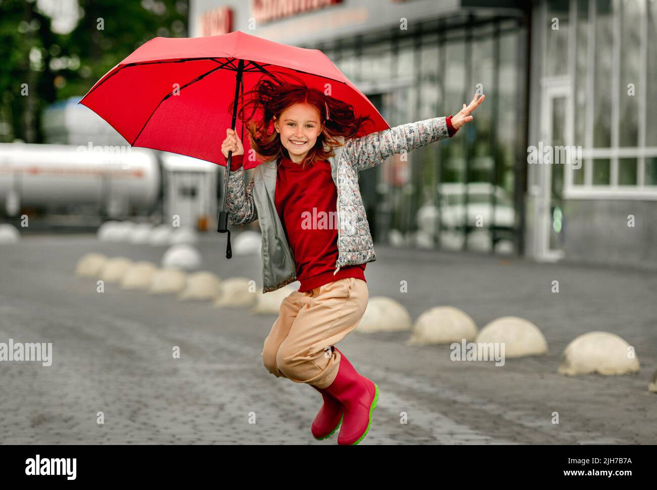 Preteen girl walking autumn hi-res stock photography and images - Alamy