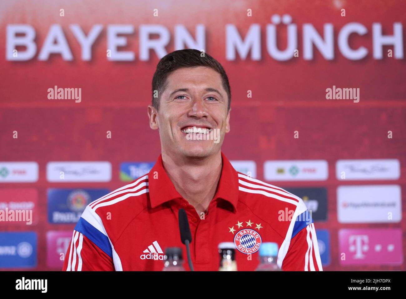 Portrait robert lewandowski fc bayern munich hi-res stock photography ...