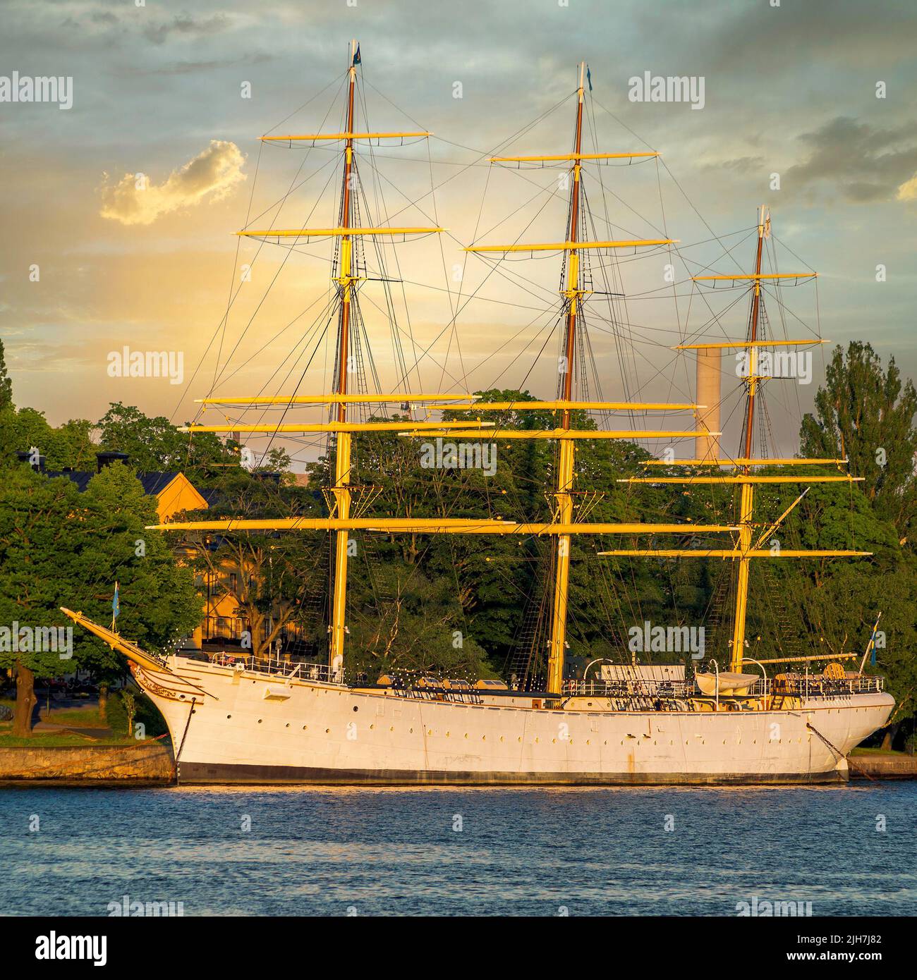 Hostel ship hostel boat hi-res stock photography and images - Alamy