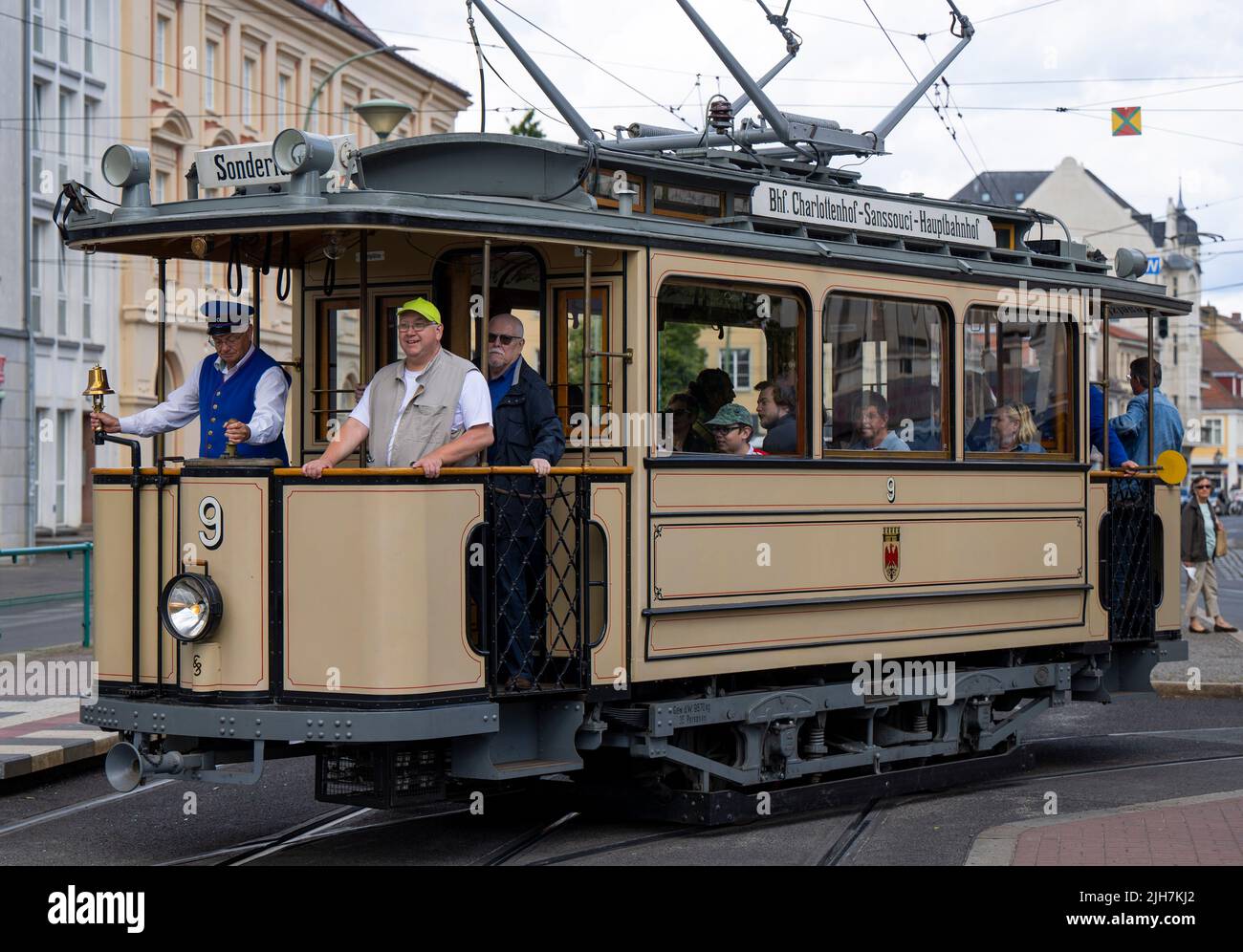 Potsdam, Germany. 16th July, 2022. The Lindner motor car from 1907 with ...