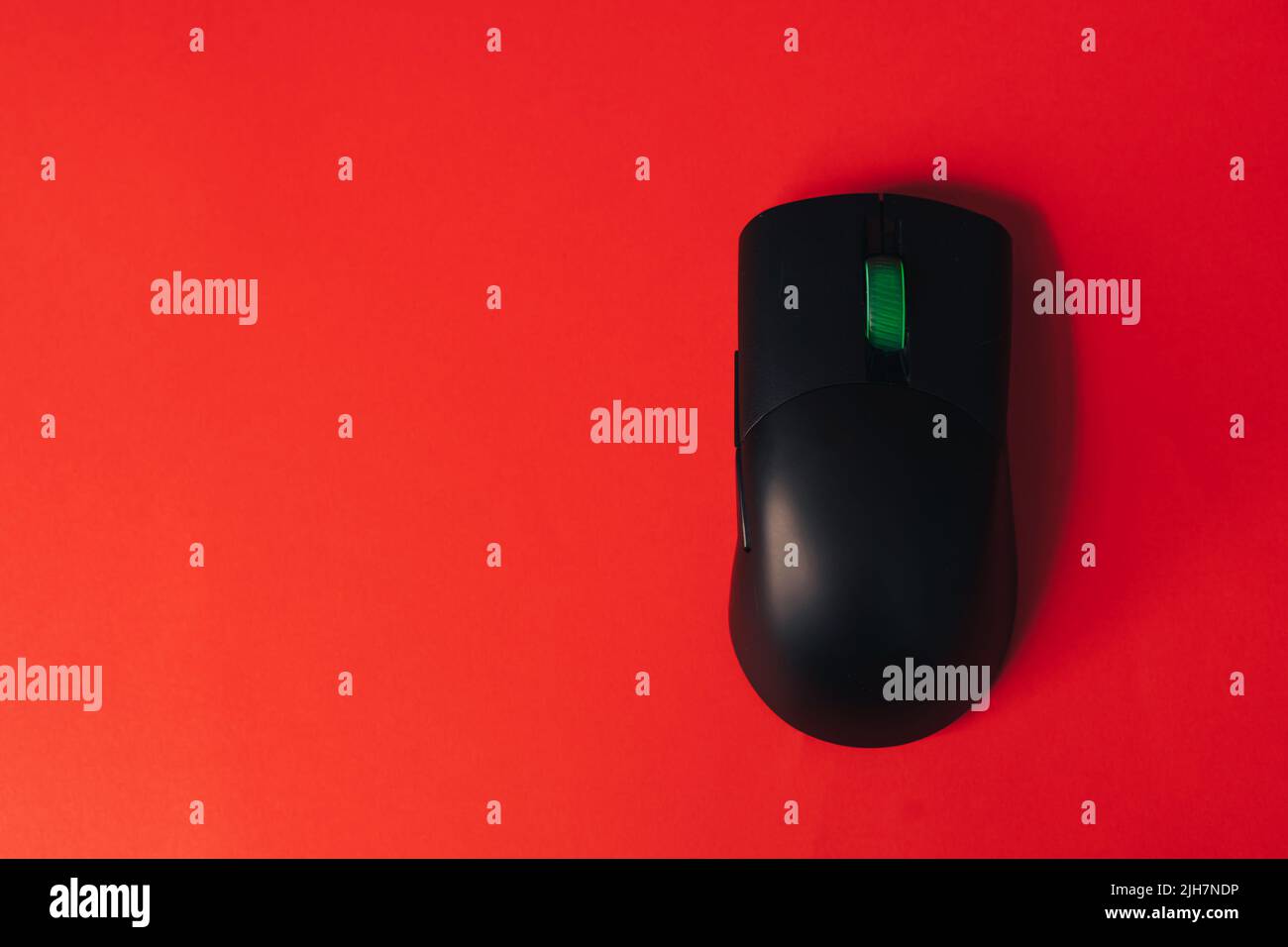 Red gaming mouse hi-res stock photography and images - Alamy