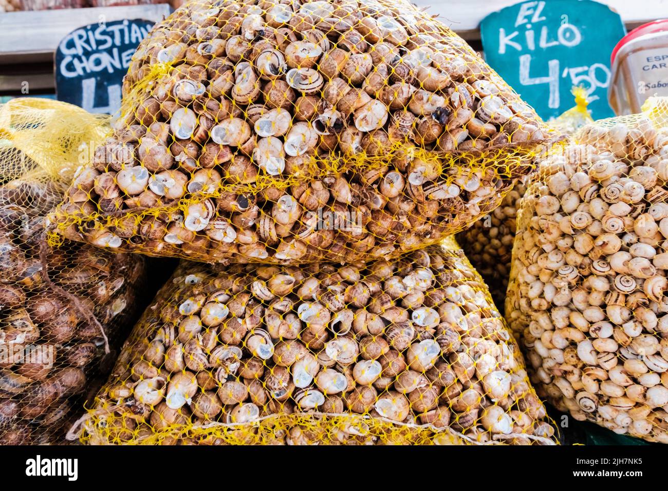 Snails market france hi-res stock photography and images - Alamy