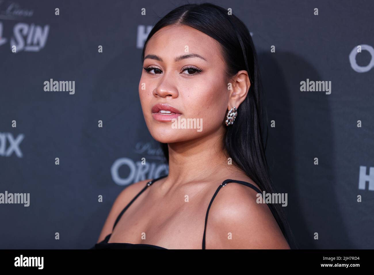 Emily Pretty Little Liars Actress