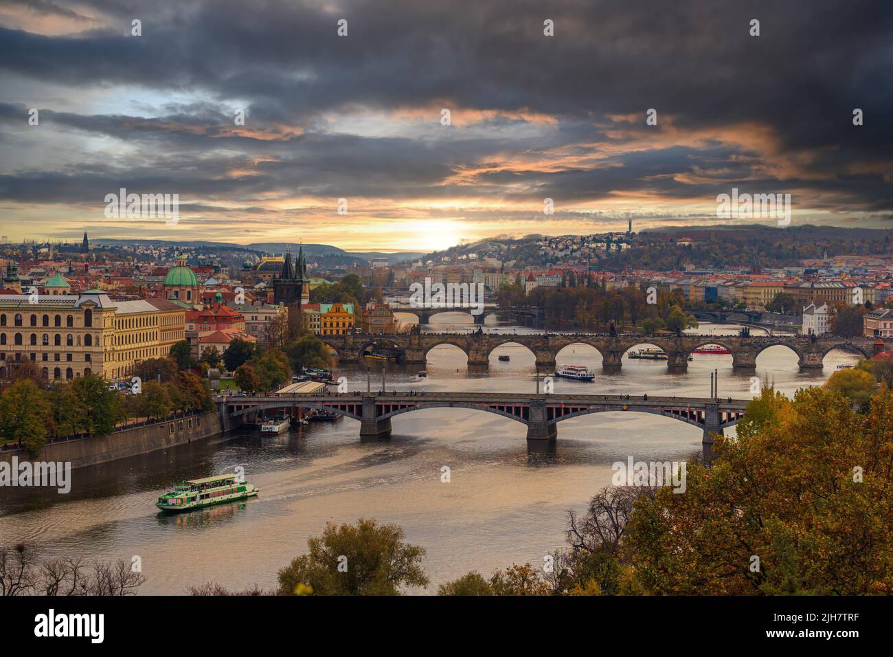Praha lesser town bridge hi-res stock photography and images - Alamy