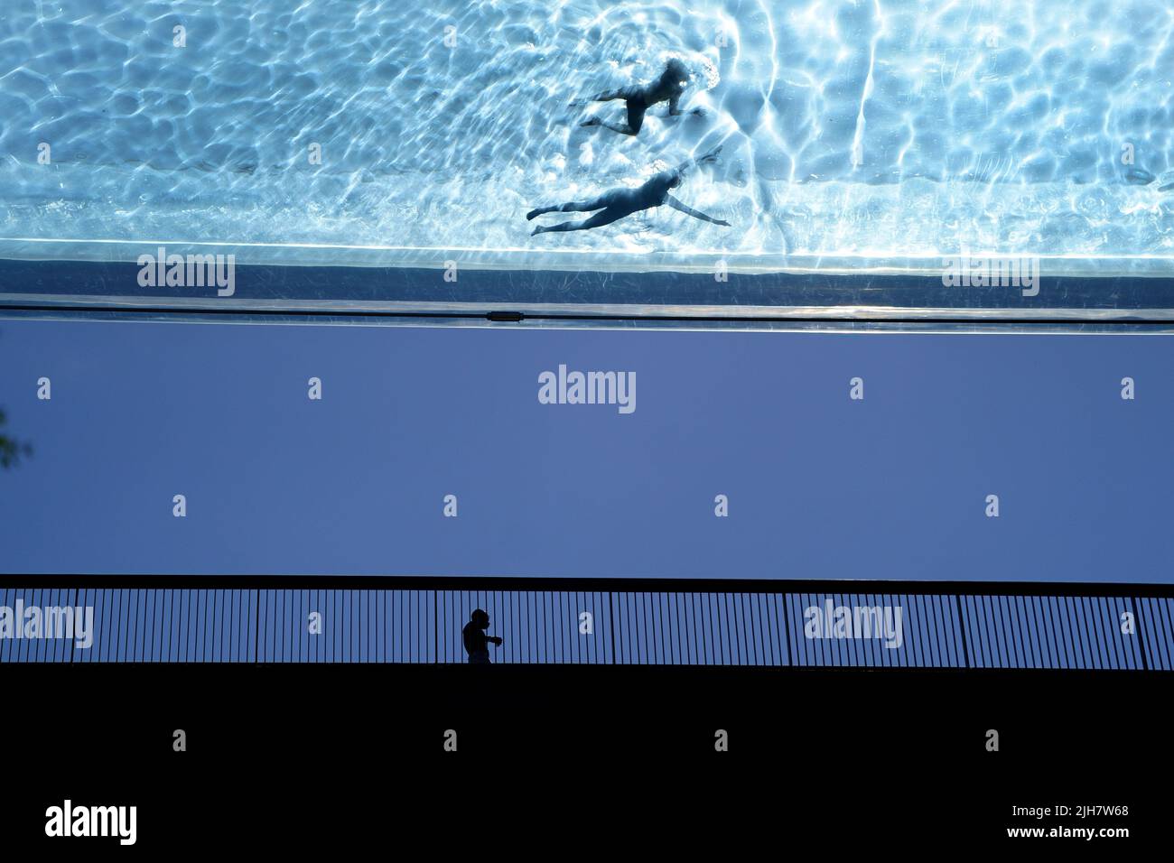 Nine elms swimming pool between buildings hi-res stock photography and ...