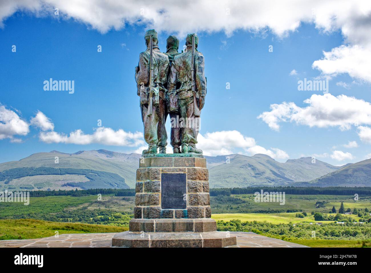 COMMANDO MEMORIAL SPEAN BRIDGE SCOTLAND AN A LISTED STATUE OVERLOOKING ...