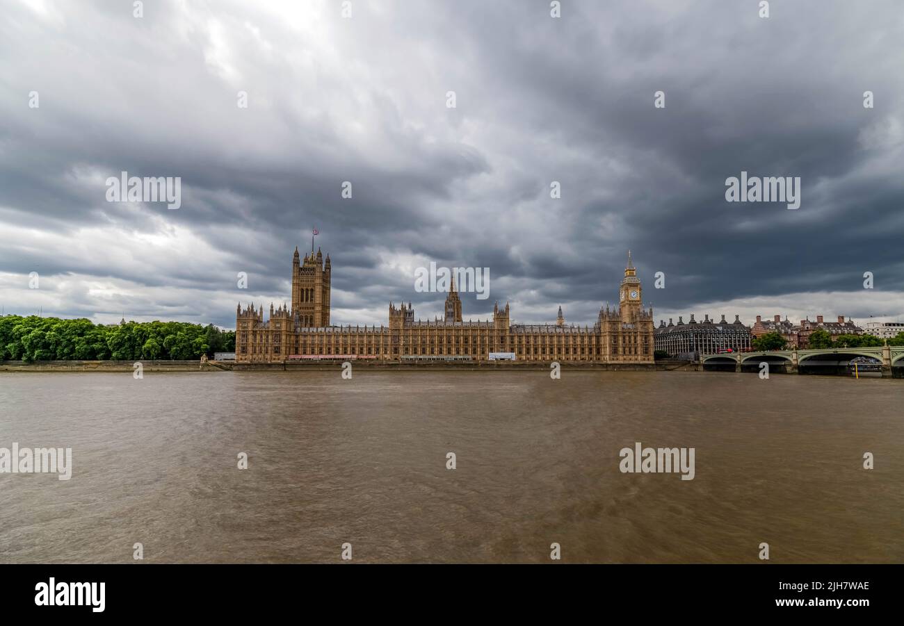 Waterfront view of Big Ben Tower in London, Elizabeth Tower London City ...