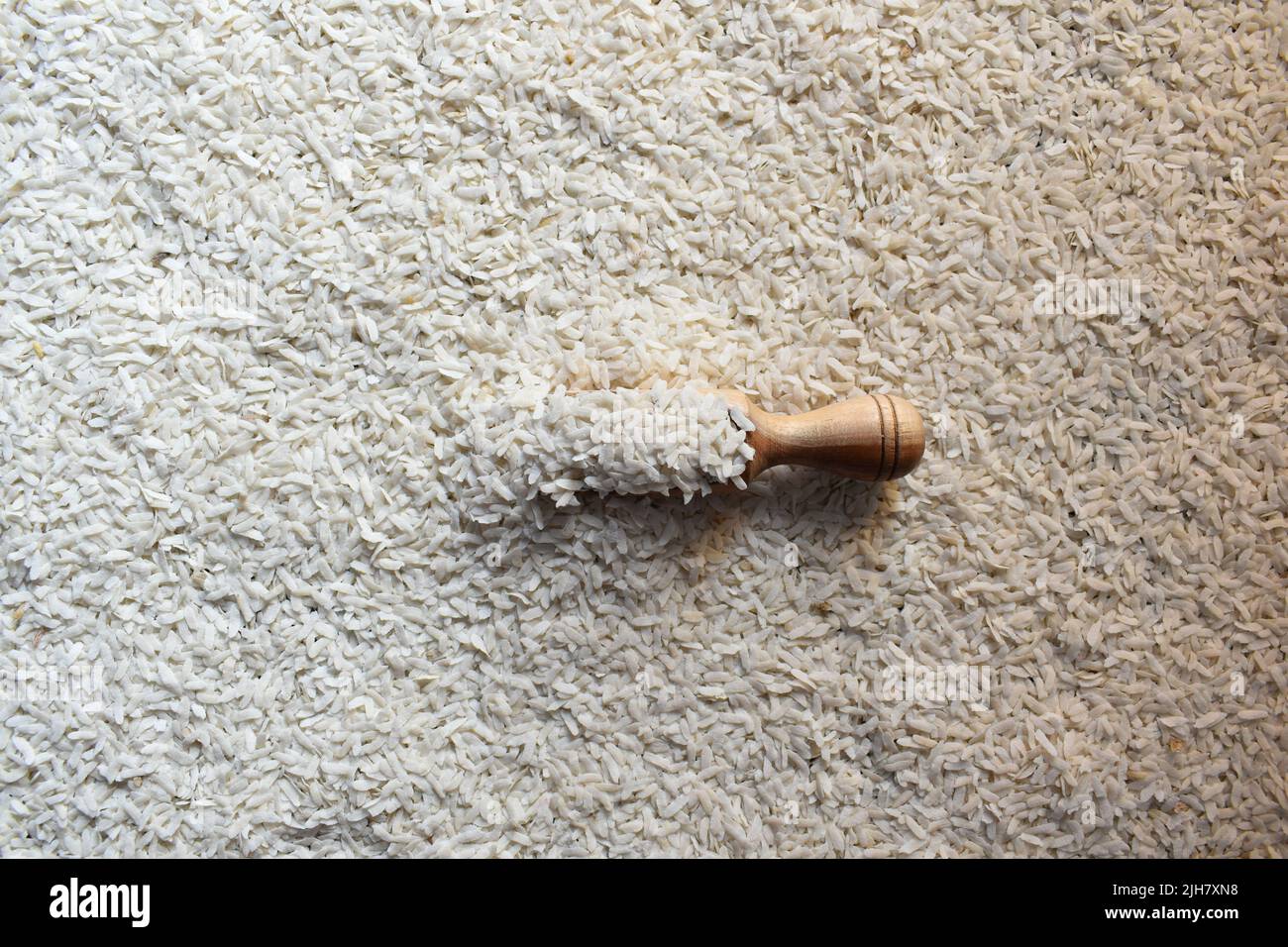 Raw whole dried flattened rice flakes Stock Photo - Alamy