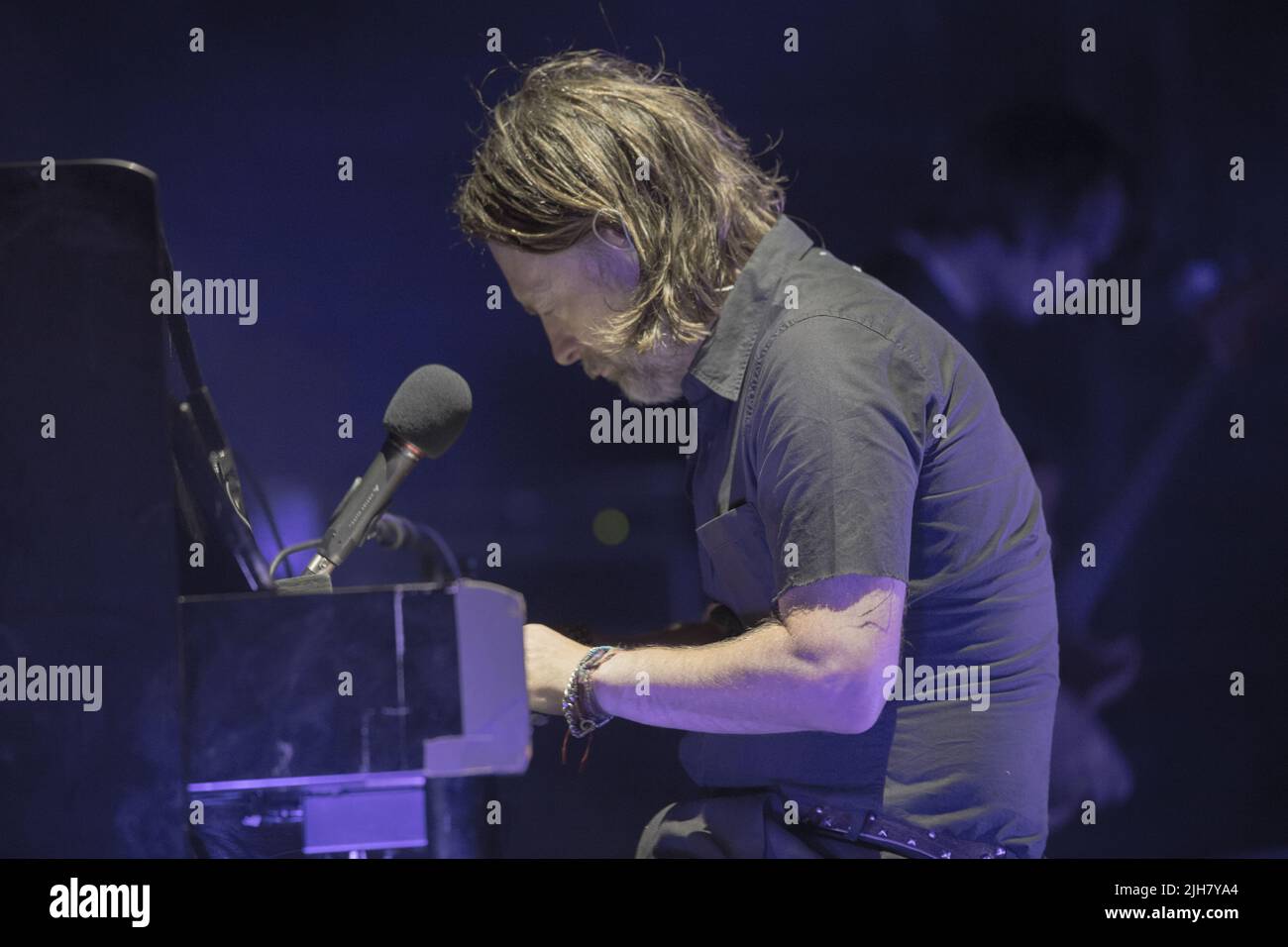 Livestream concert hi-res stock photography and images - Alamy