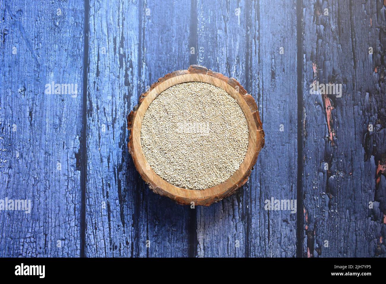 Raw whole dried quinoa seeds hi-res stock photography and images - Alamy