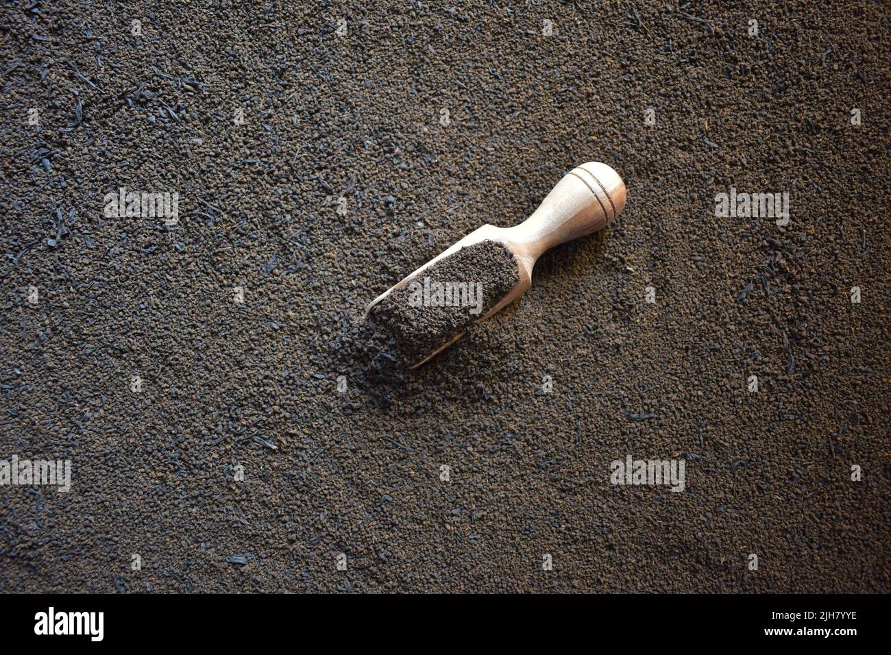 Raw coarse dried tea leaves powder Stock Photo - Alamy