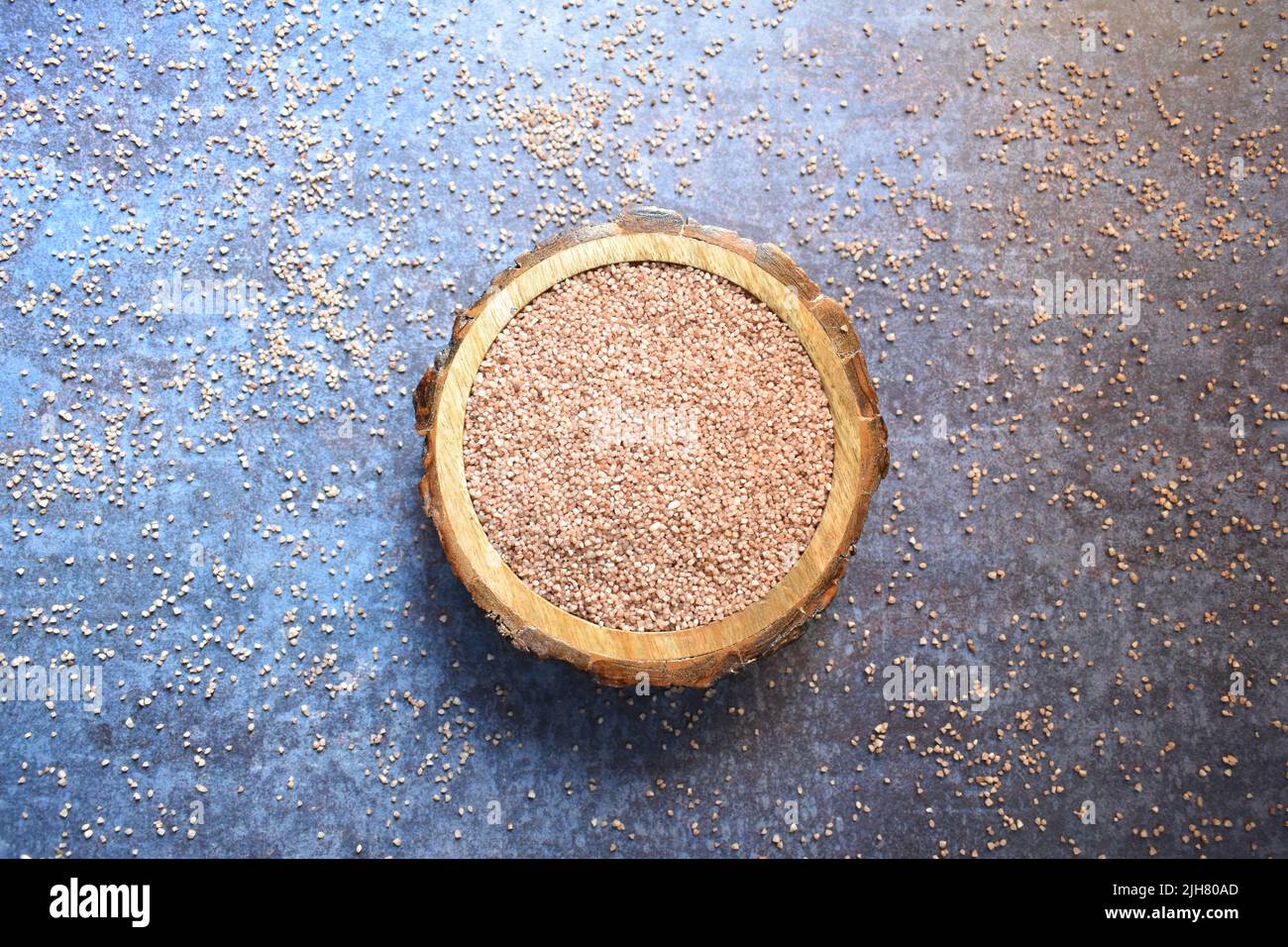 Raw broken dried Matta red parboiled rice Stock Photo - Alamy