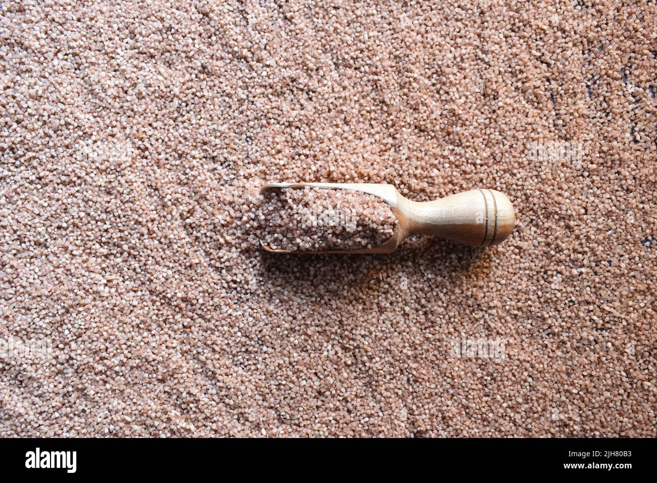 Raw broken dried Matta red parboiled rice Stock Photo - Alamy