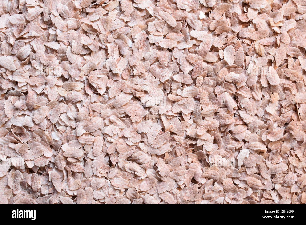 Raw whole dried flattened red rice flakes Stock Photo - Alamy