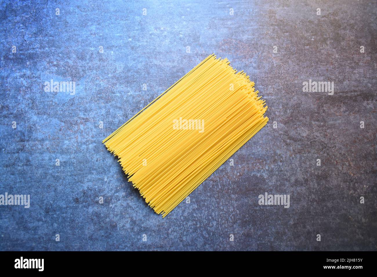 Raw whole dried Spaghetti pasta Stock Photo - Alamy