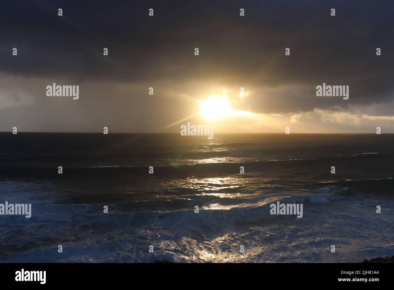 The roar of the ocean hi-res stock photography and images - Alamy