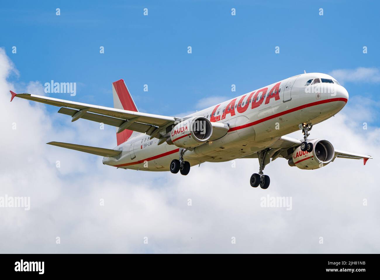 Lauda Airlines Airbus A320 Landing Bournemouth Airport Stock Photo - Alamy