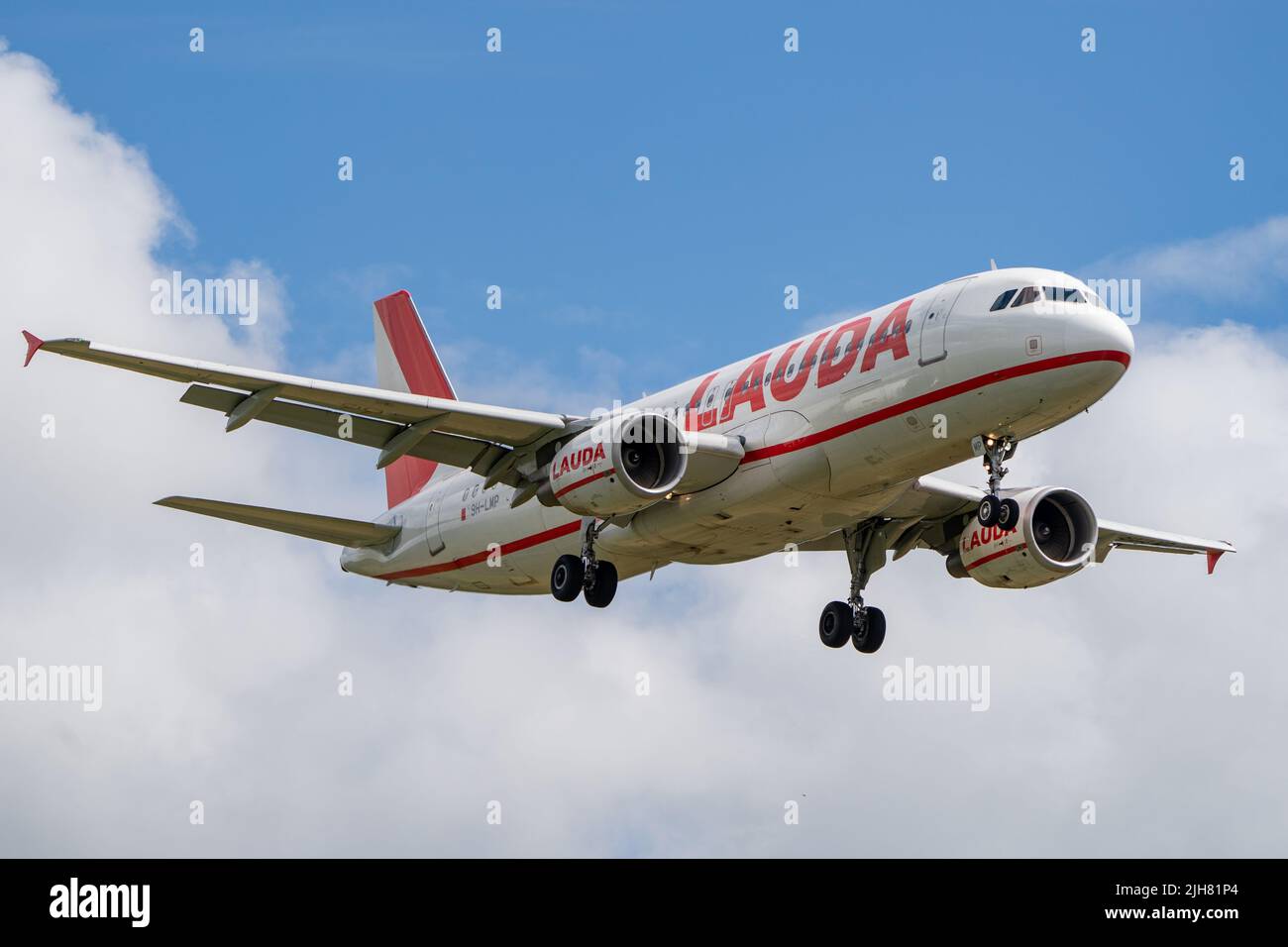 Lauda Airlines Airbus A320 Landing Bournemouth Airport Stock Photo - Alamy