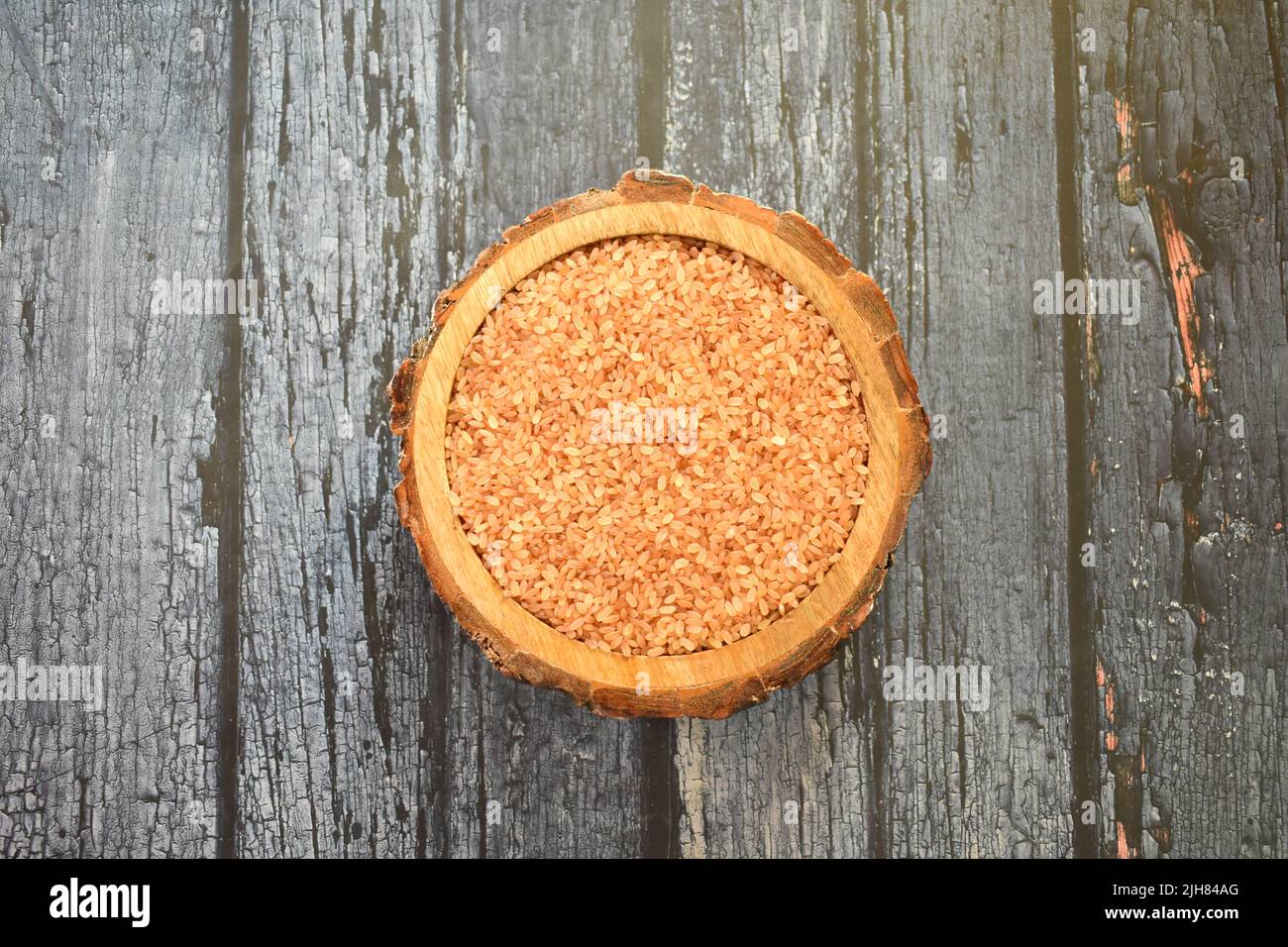 Raw Matta red rice cereal grains Stock Photo - Alamy