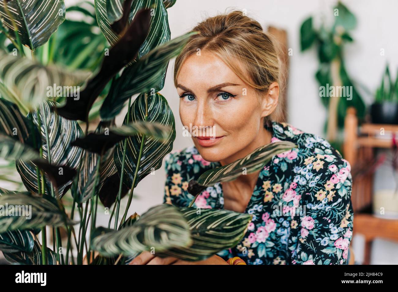 Face style hi-res stock photography and images - Alamy