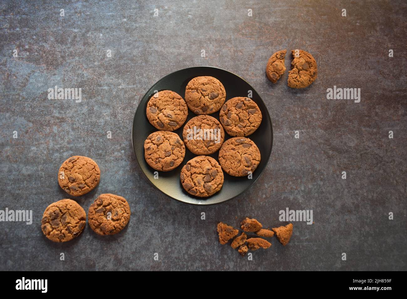Fresh crunchy chocolate chip cookie Stock Photo - Alamy