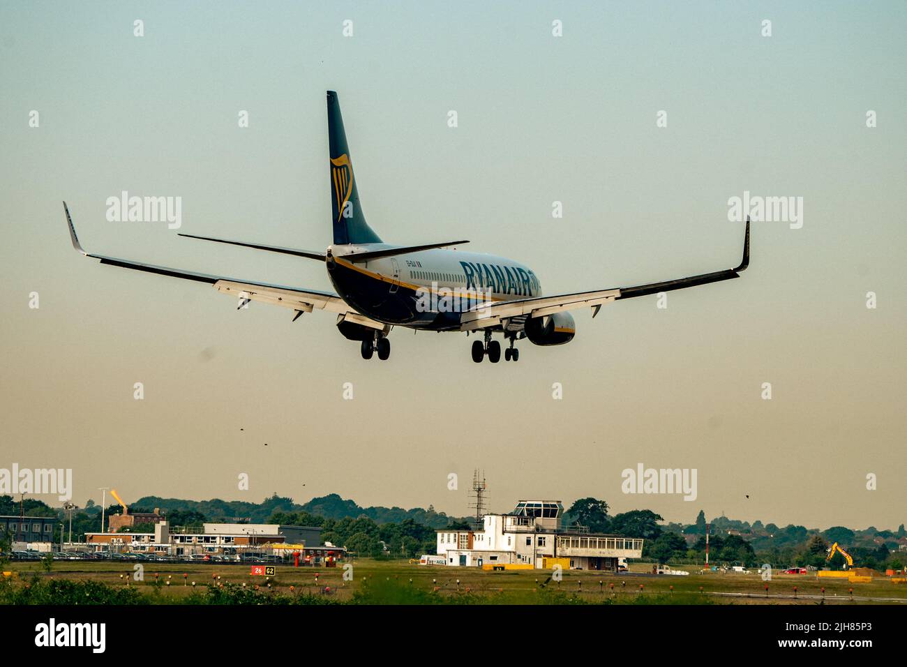 Ryanair Landing Bournemouth Airport Sunrise Stock Photo - Alamy