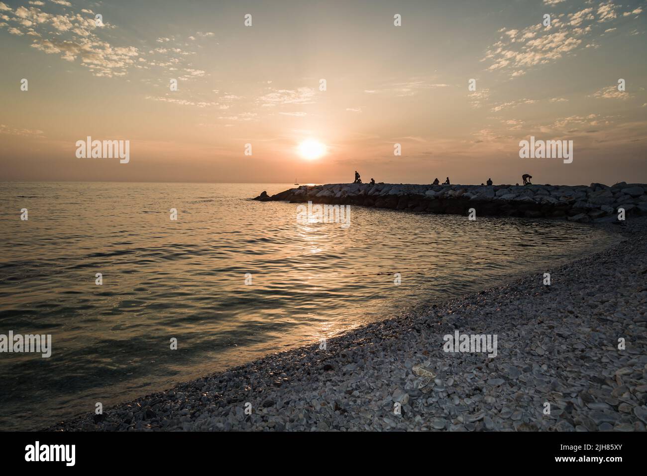 Colorful ocean beach sunrise with deep blue sky and sun rays Stock ...