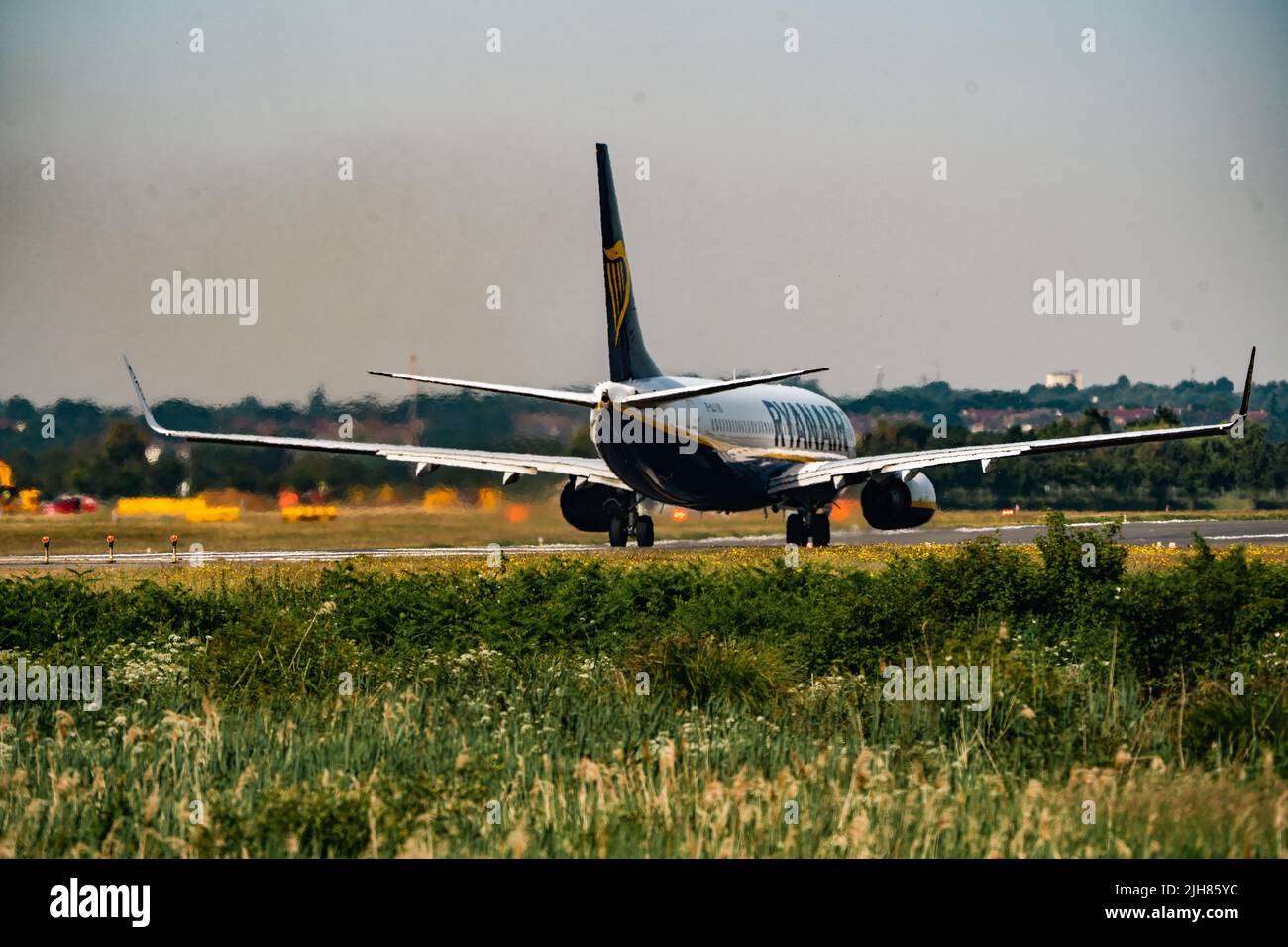 Ryanair Rolling Bournemouth Airport Runway 26 Stock Photo - Alamy
