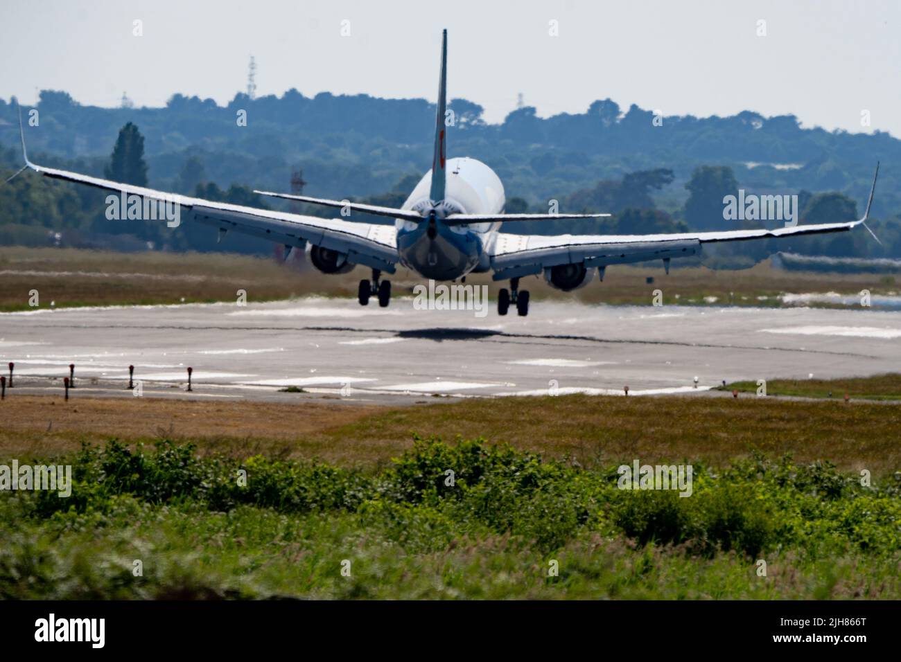 TUI Landing Runway 26 Bournemouth Airport Stock Photo - Alamy