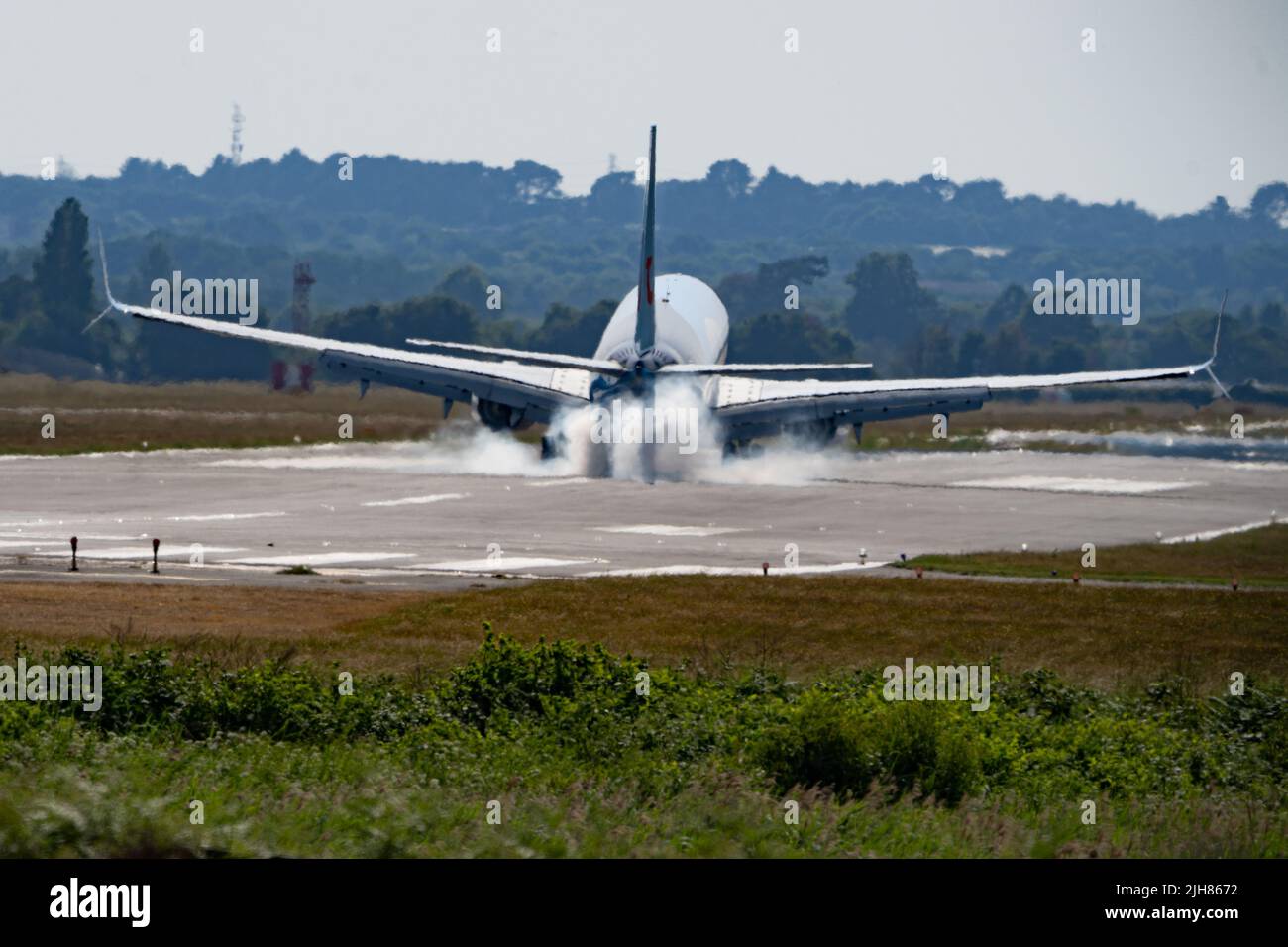 TUI Touchdown Bournemouth Airport Runway 26 Stock Photo - Alamy