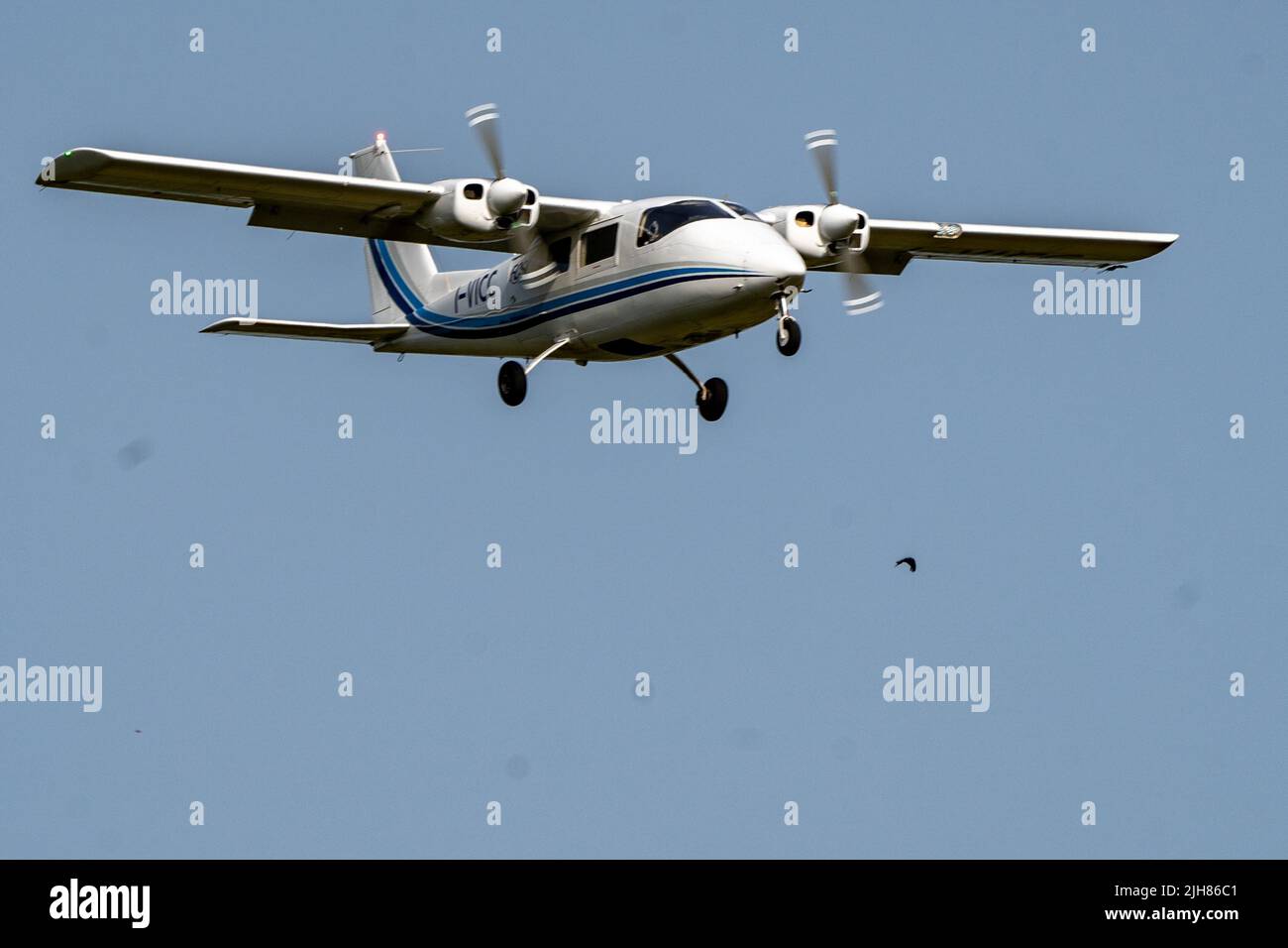 Vulcan Air P68 Landing Runway 26 Bournemouth Airport Stock Photo - Alamy