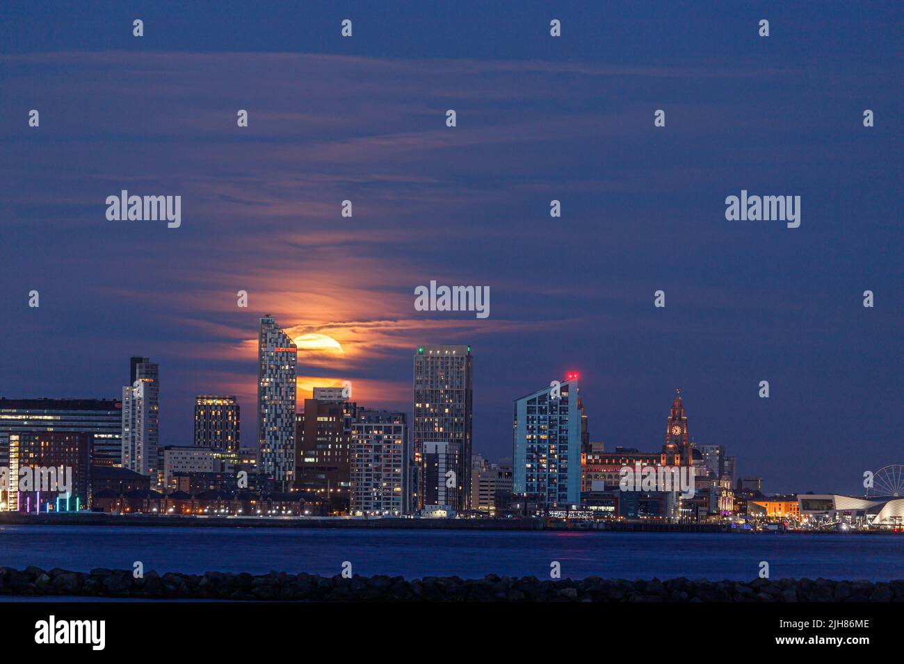 City skyline at sunset with supermoon hi-res stock photography and ...