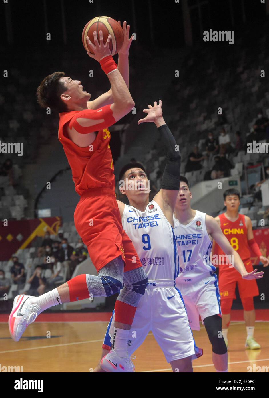 Jakarta, Indonesia. 16th July, 2022. Sun Minghui (top) of China goes up ...