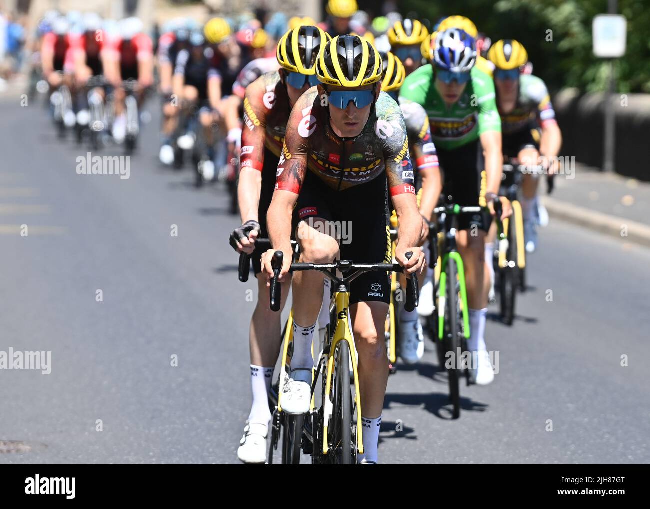 Jumbo-Visma leading the peloton with Yellow Jersey Jonas VINGEGAARD ...