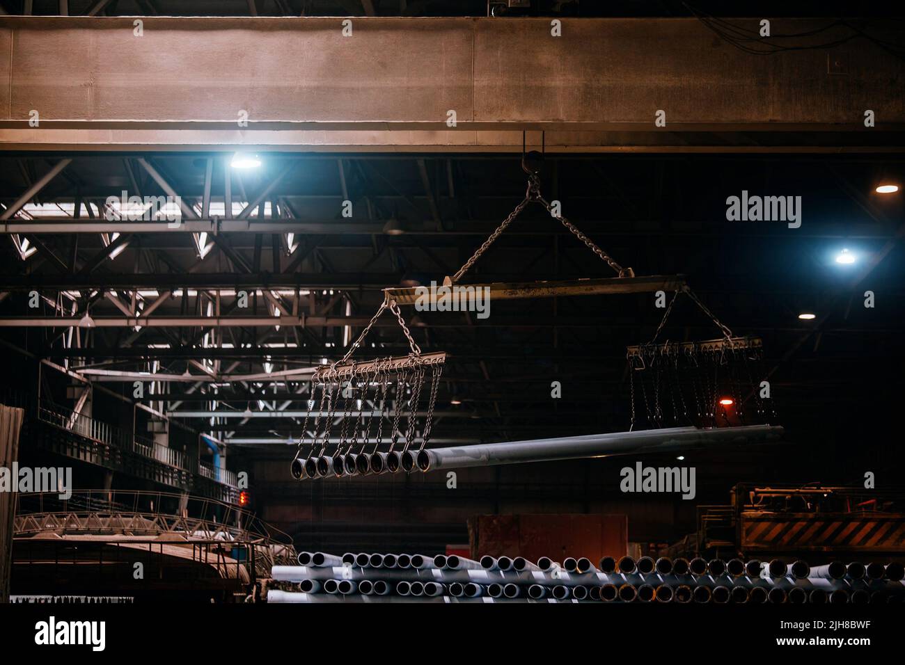 Crane moving pipe hi-res stock photography and images - Alamy