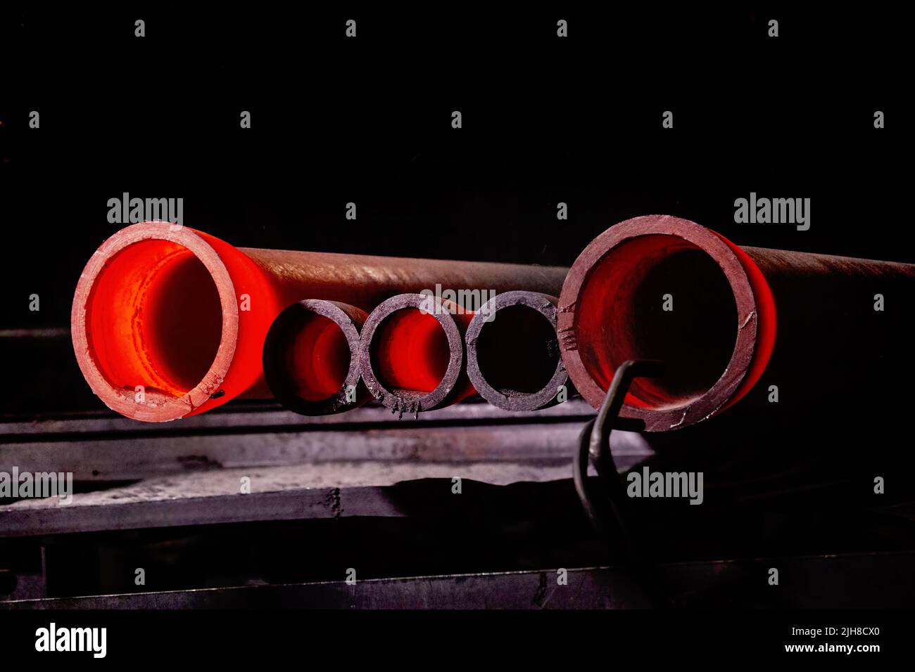 Red hot iron hi-res stock photography and images - Alamy