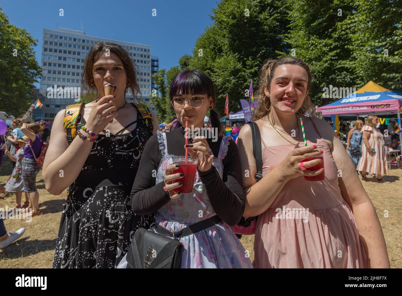 Southend on Sea, UK. 16th July, 2022. 1000s of participants gather for ...