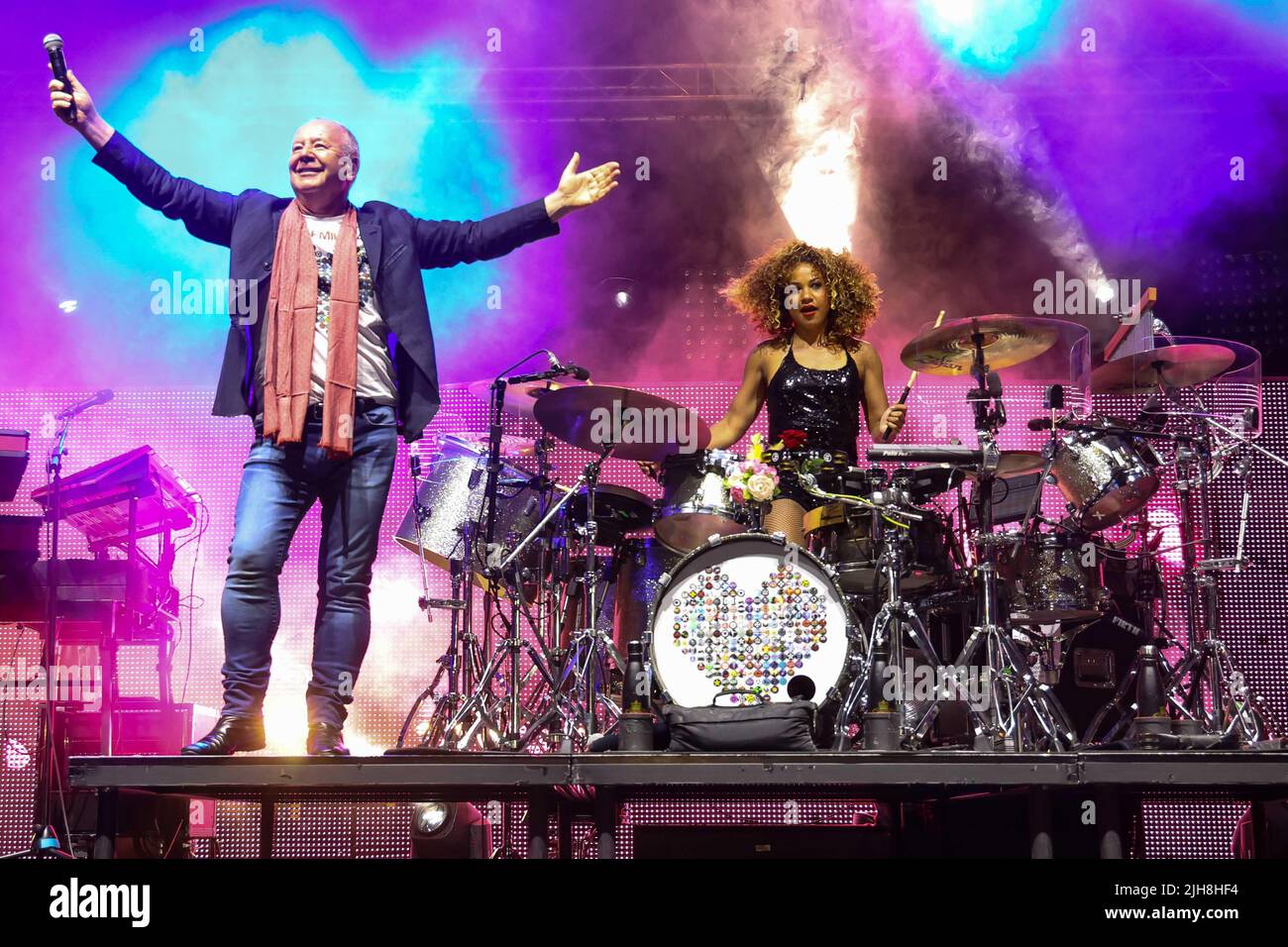 Jim Kerr vocal ,Cherisse Osei drums during the Music Concert Simple ...