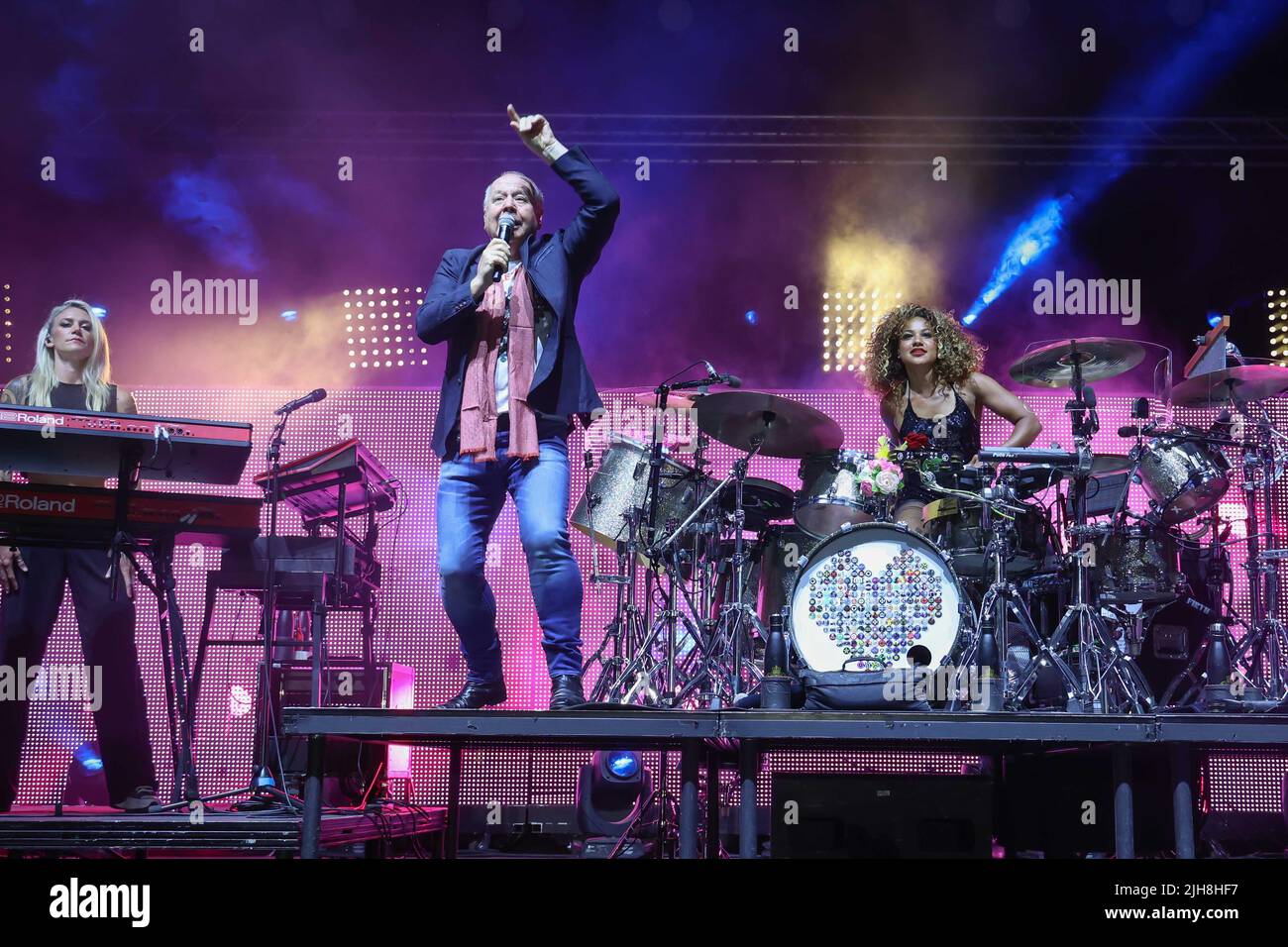 Berenice Scott keyboards. Jim Kerr vocal , Cherisse Osei drums during ...