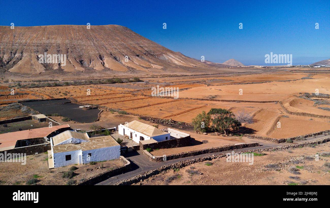 Wide desert hi-res stock photography and images - Alamy